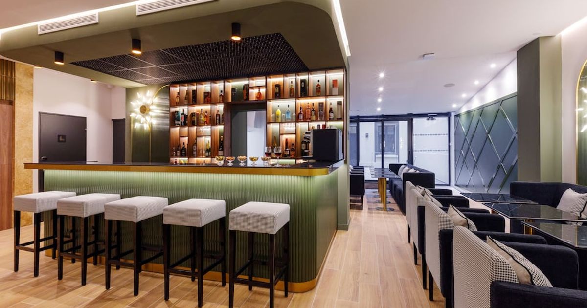 Star Champs-Elysées à partir de 126 €. Hôtels à Paris - KAYAK