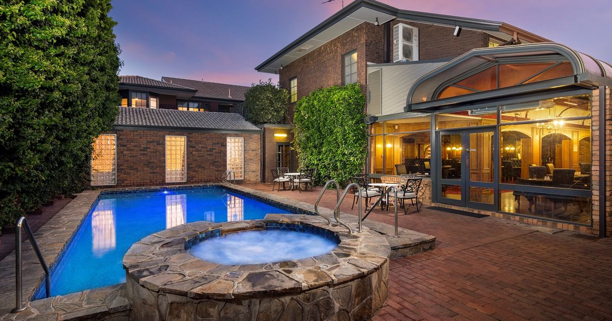 Adelaide Inn $106. Adelaide Hotel Deals & Reviews - KAYAK