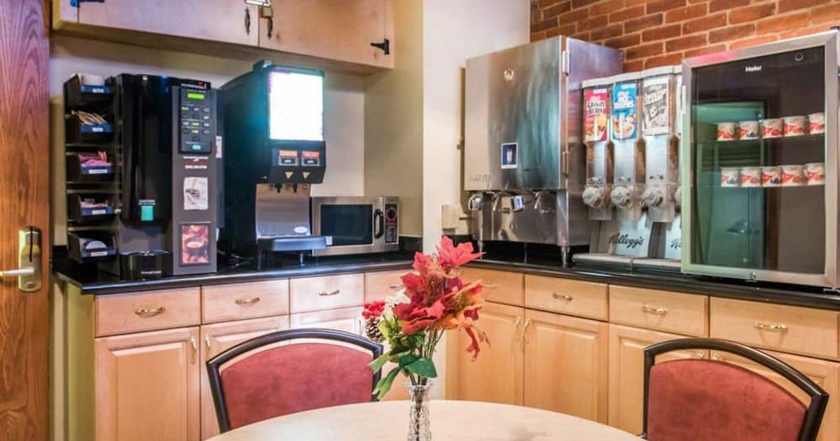 Econo Lodge Manchester from $73. Manchester Hotel Deals & Reviews - KAYAK