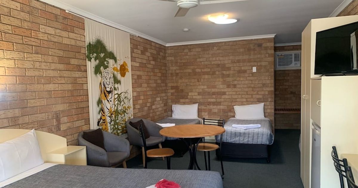 Shady Rest Motel ₹ 8,821. Gympie Hotel Deals & Reviews - KAYAK