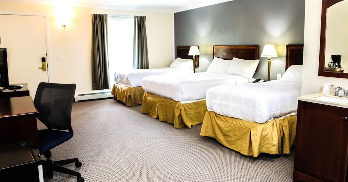 Moonlight Inn £65. Brunswick Hotel Deals & Reviews - KAYAK