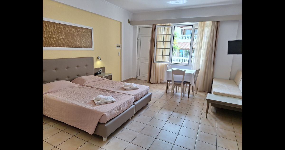 Perla Beach em Agia Marina, a Grécia, a partir de R$ 299: Ofertas ...