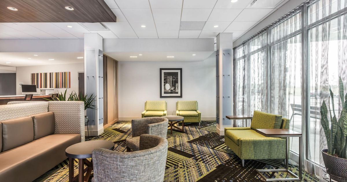 Holiday Inn Express & Suites Welland By IHG from $96. Welland Hotel ...