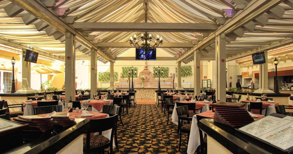 Holiday Inn Leon ₹ 6,194. León Hotel Deals & Reviews - KAYAK