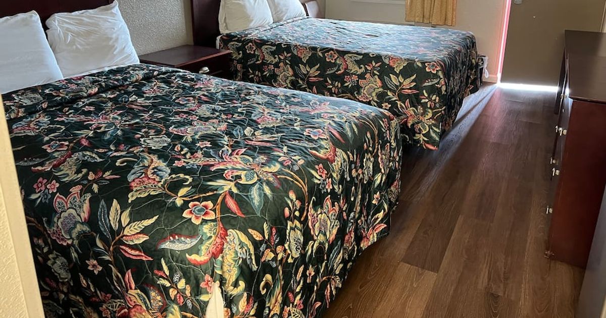 Budget Plaza Motel from $67. Brooklyn Park Hotel Deals & Reviews - KAYAK