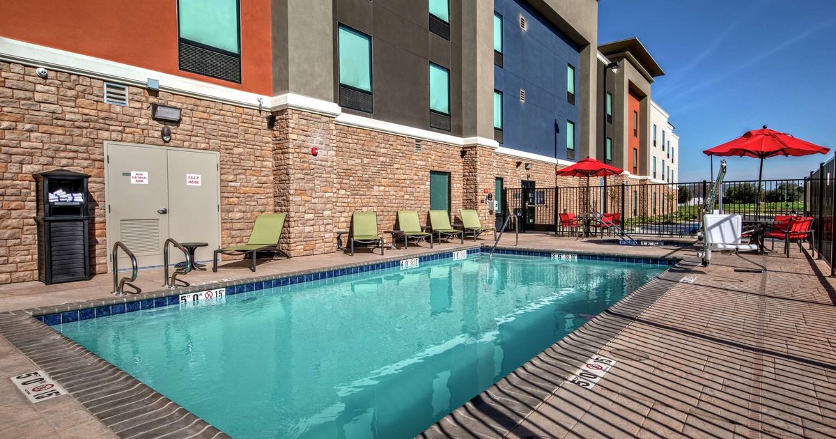 Hampton Inn Fresno Airport from $136. Fresno Hotel Deals & Reviews - KAYAK