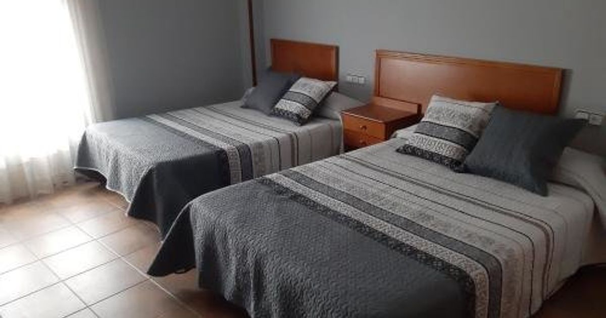 Hotel los Leones desde 48 €. Hoteles en San Martín de la Vega - KAYAK