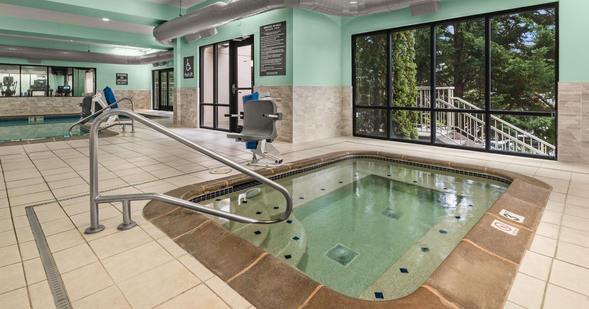 Holiday Inn & Suites Bothell By IHG from $18. Bothell Hotel Deals ...