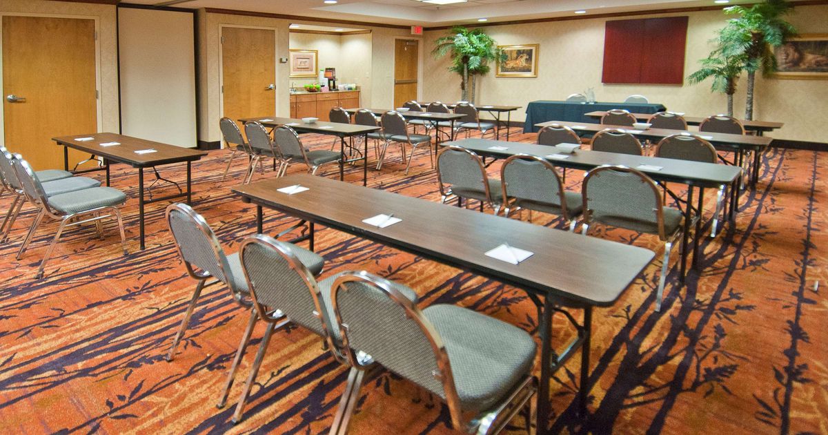 Hampton Inn Canton £81. Canton Hotel Deals & Reviews - KAYAK