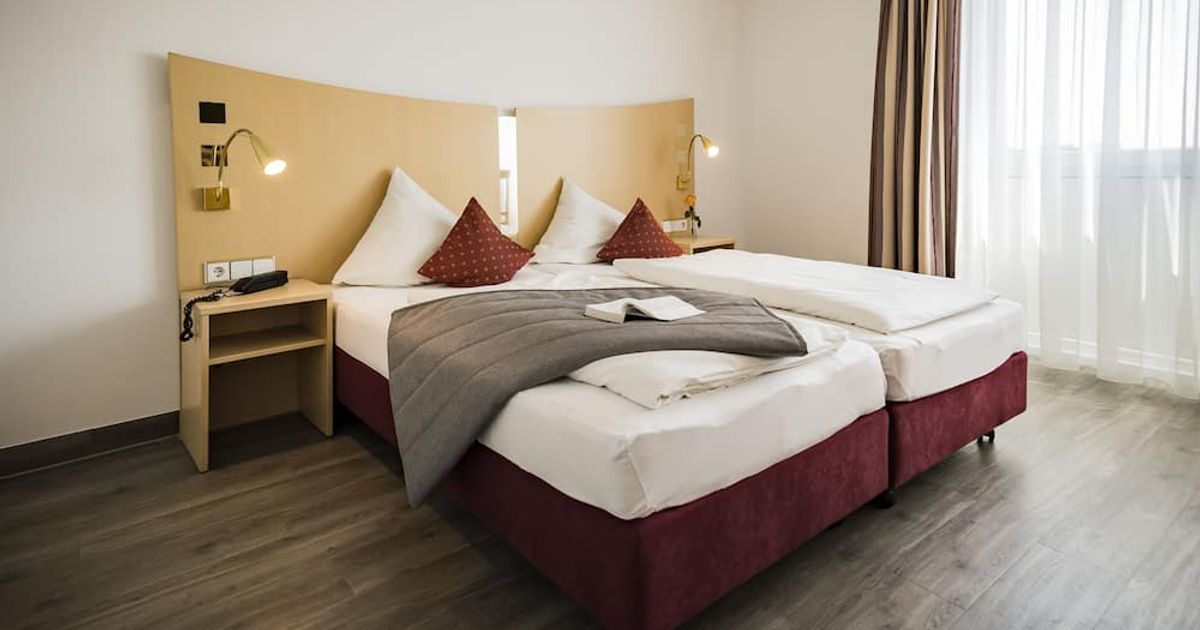 City-Hotel garni a partir de R$ 675 (R̶$̶ ̶7̶7̶4̶). Hotéis em Neu-Ulm ...