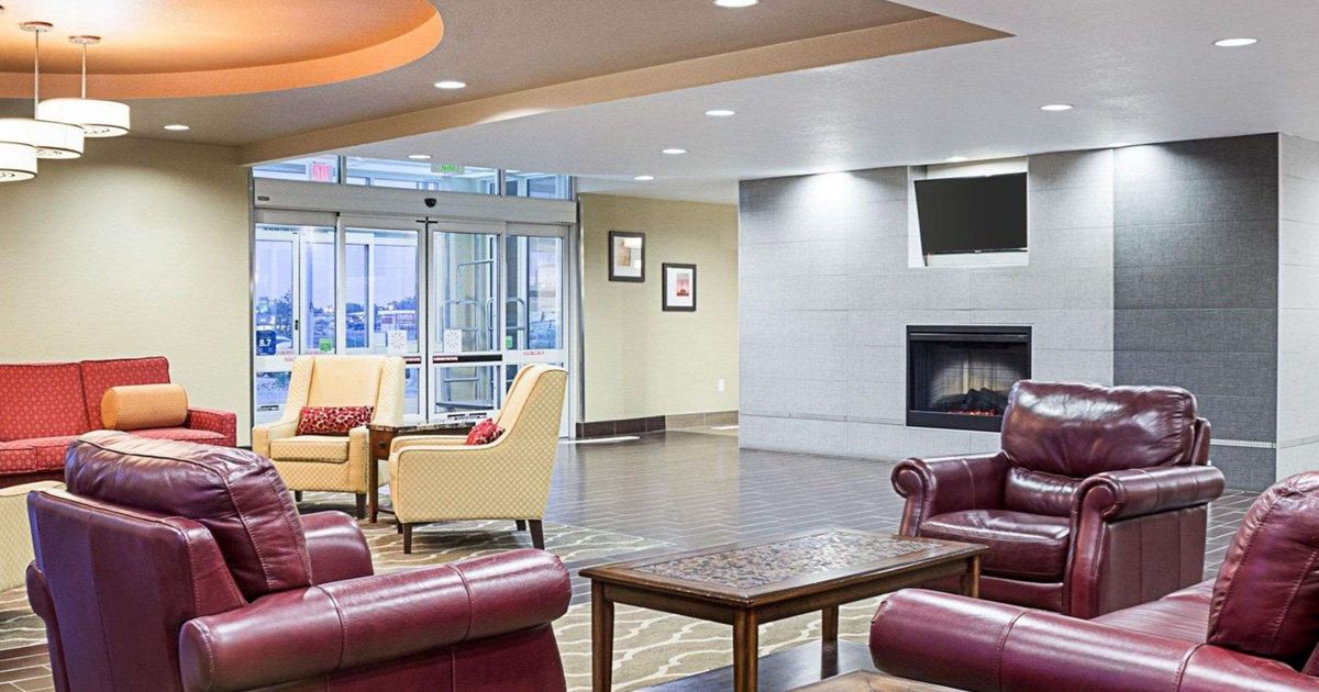 Comfort Suites Minot South £75. Minot Hotel Deals & Reviews - KAYAK