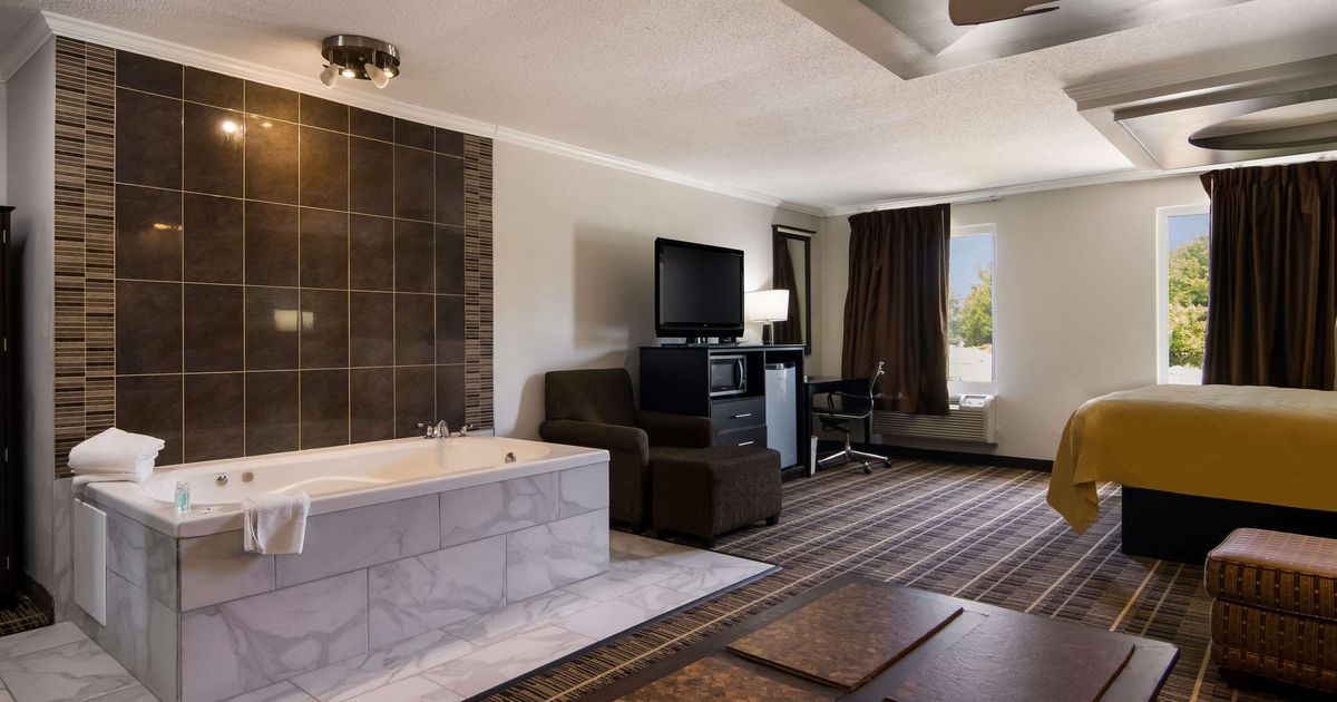 Quality Inn Aurora - Naperville Area from $66. Aurora Hotel Deals ...