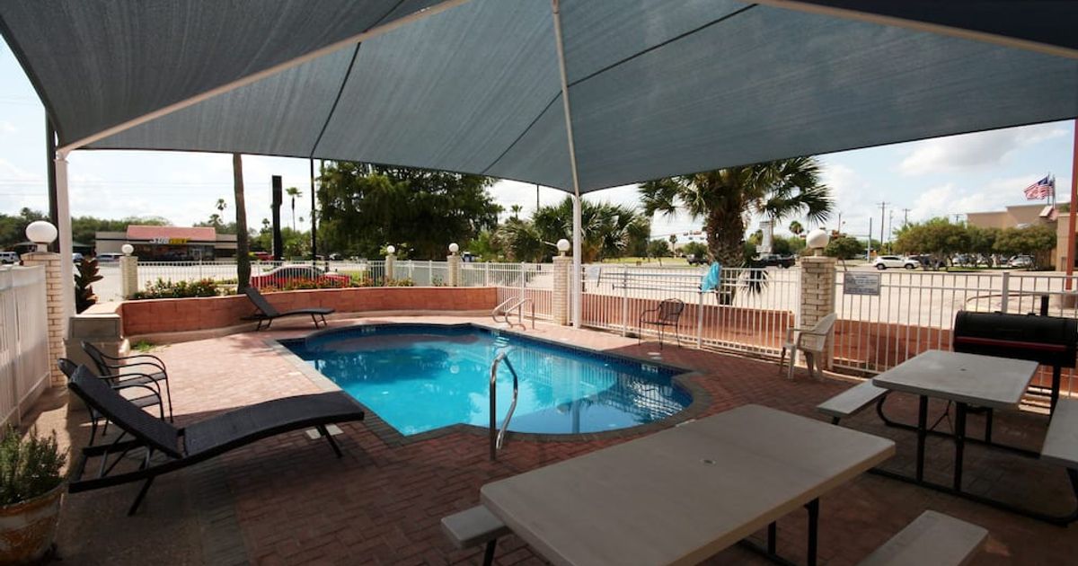 Edinburg Executive Inn from $68. Edinburg Hotel Deals & Reviews - KAYAK