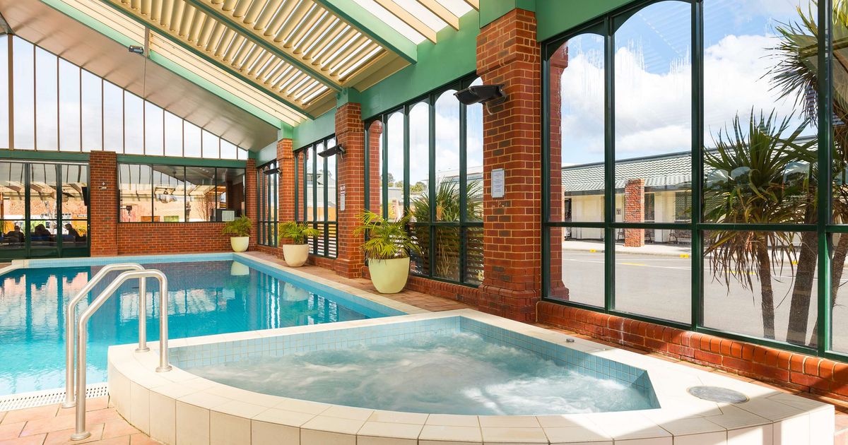 All Seasons Resort Hotel Bendigo $154. Bendigo Hotel Deals & Reviews ...