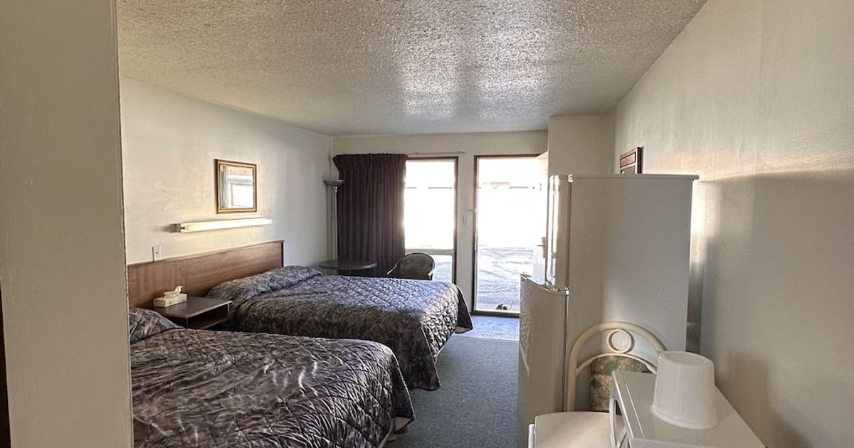 Howard Johnson by Wyndham Edson from $42. Edson Hotel Deals & Reviews ...