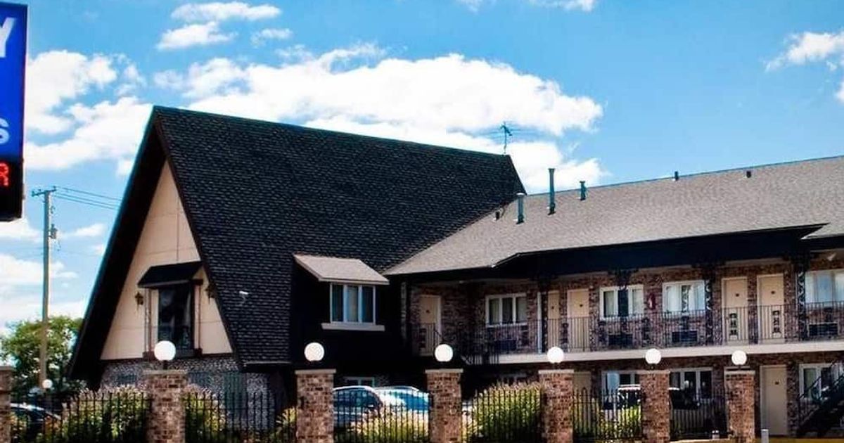 Midway Inn & Suites from $90. Oak Lawn Hotel Deals & Reviews - KAYAK