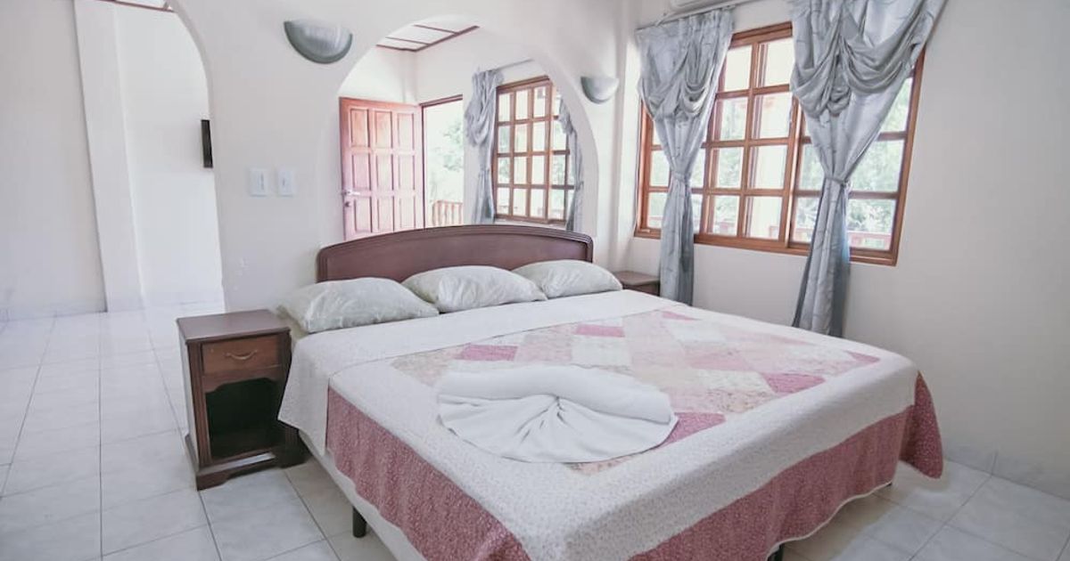 Hotel Tres Banderas à partir de 49 €. Hôtels à Manuel Antonio - KAYAK