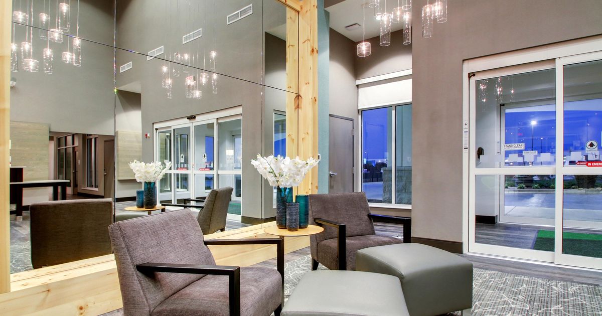 Holiday Inn & Suites Peoria At Grand Prairie By IHG £99. Peoria Hotel ...