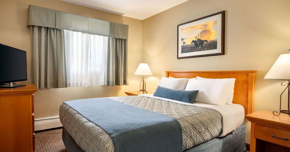 Travelodge by Wyndham Edson £35. Edson Hotel Deals & Reviews - KAYAK