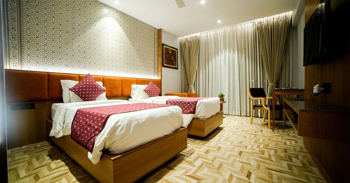 Hotel Surya, Kaiser Palace ₹ 3,336. Varanasi Hotel Deals & Reviews - KAYAK