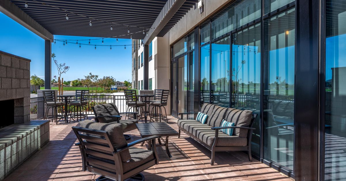 Holiday Inn Express & Suites - Gilbert - Mesa Gateway Airport from $101 ...