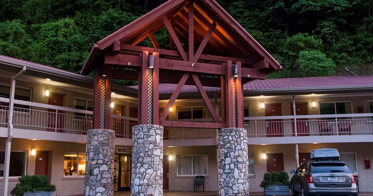 Econo Lodge Cherokee Near Island Park from $68. Cherokee Hotel Deals ...