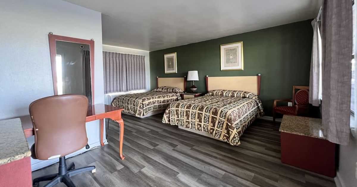 Oak Tree Inn, Avon Park | HotelsCombined