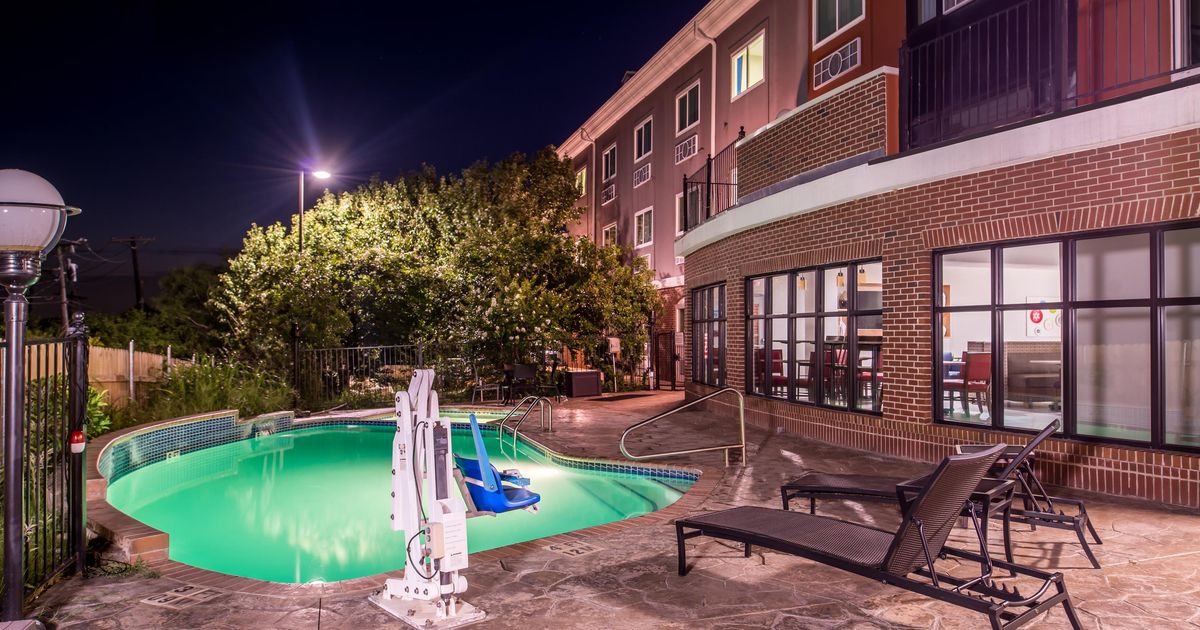 Holiday Inn Express & Suites Elgin By IHG from $104. Elgin Hotel Deals ...