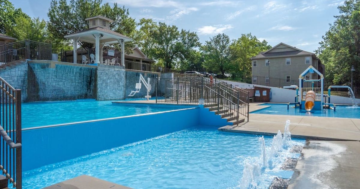 Stonebridge Village Resort from $77. Reeds Spring Hotel Deals & Reviews ...