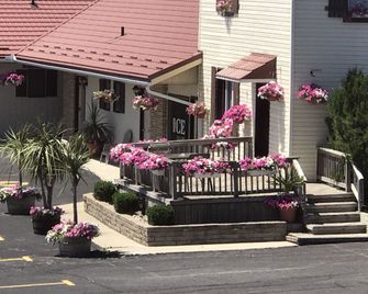 3 Best Hotels in Listowel, Ontario - KAYAK