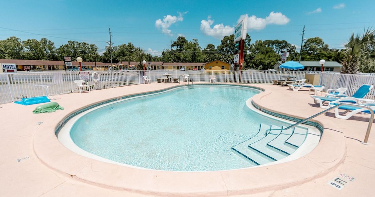 Summer Breeze Motel from $73. Panama City Beach Hotel Deals & Reviews ...