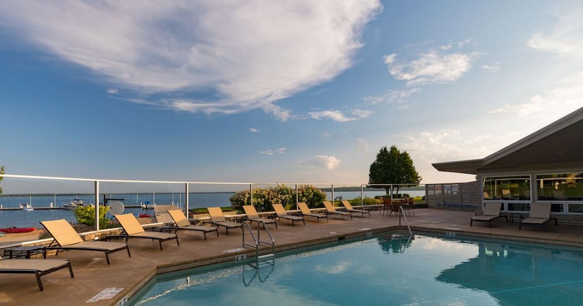 Gordon Lodge from $136. Baileys Harbor Hotel Deals & Reviews - KAYAK