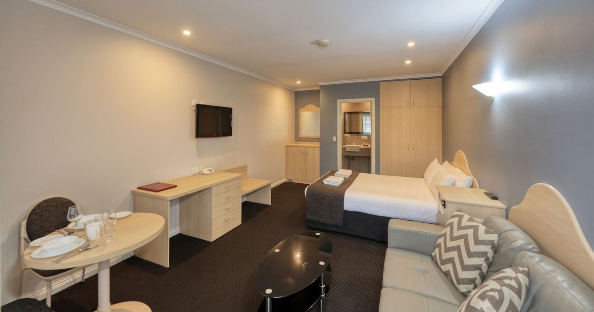 Charles Rasp Motor Inn and Cottages from $94. Broken Hill Hotel Deals ...
