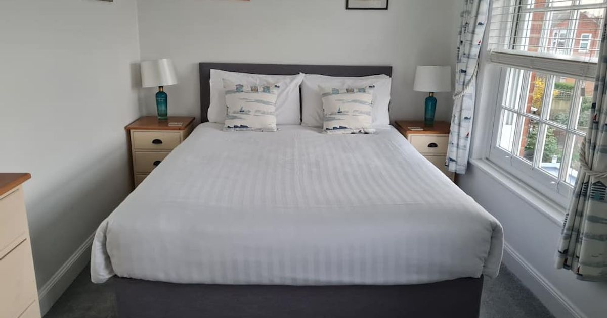 Endeavour House $246. Cowes Hotel Deals & Reviews - KAYAK