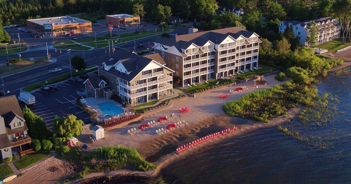Cherry Tree Inn & Suites à partir de 74 €. Hôtels à Traverse City - KAYAK