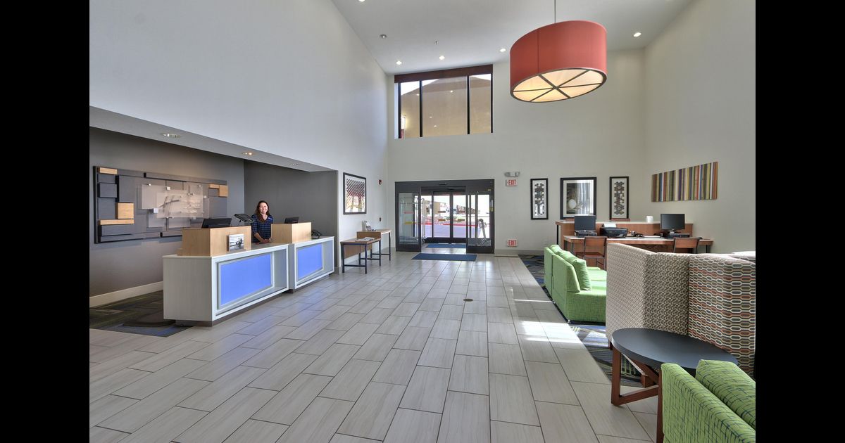 Holiday Inn Express & Suites Albuquerque-N. Balloon Fsta Pk By IHG in ...