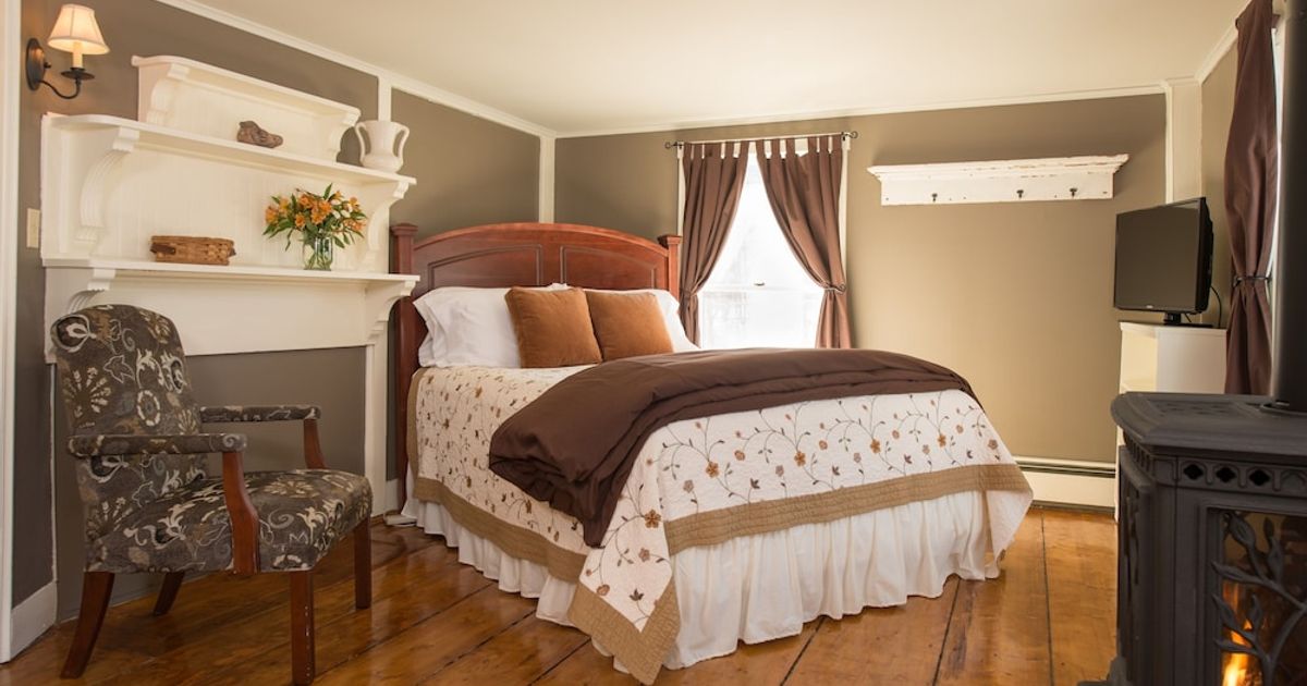 Golden Stage Inn from . Cavendish Hotel Deals & Reviews - KAYAK