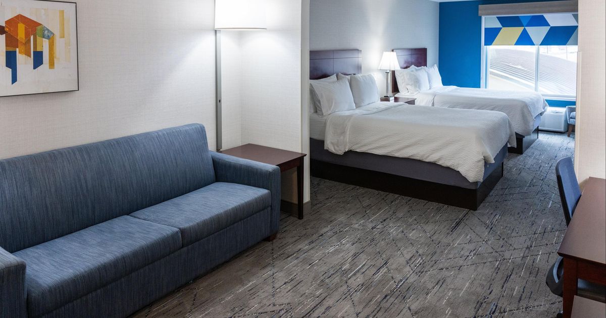 Holiday Inn Express & Suites Wichita Airport By IHG C$ 135 (C̶$̶ ...