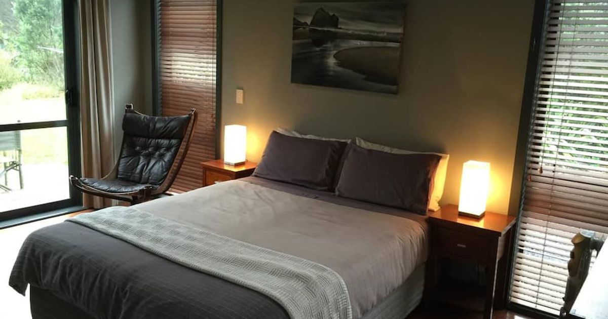Piha Beachstay - Hostel from $37. Piha Hotel Deals & Reviews - KAYAK