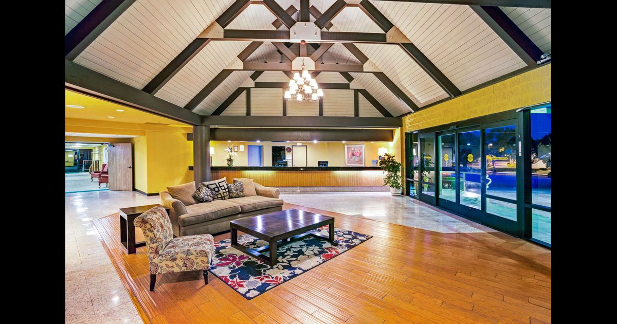 Days Inn & Suites by Wyndham Fullerton in Fullerton, the United States ...