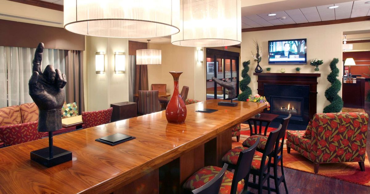 Hampton Inn Springfield South Enfield à partir de 101 €. Hôtels à ...