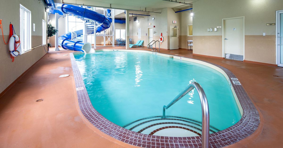 Holiday Inn Express & Suites Edson By IHG from $85. Edson Hotel Deals ...