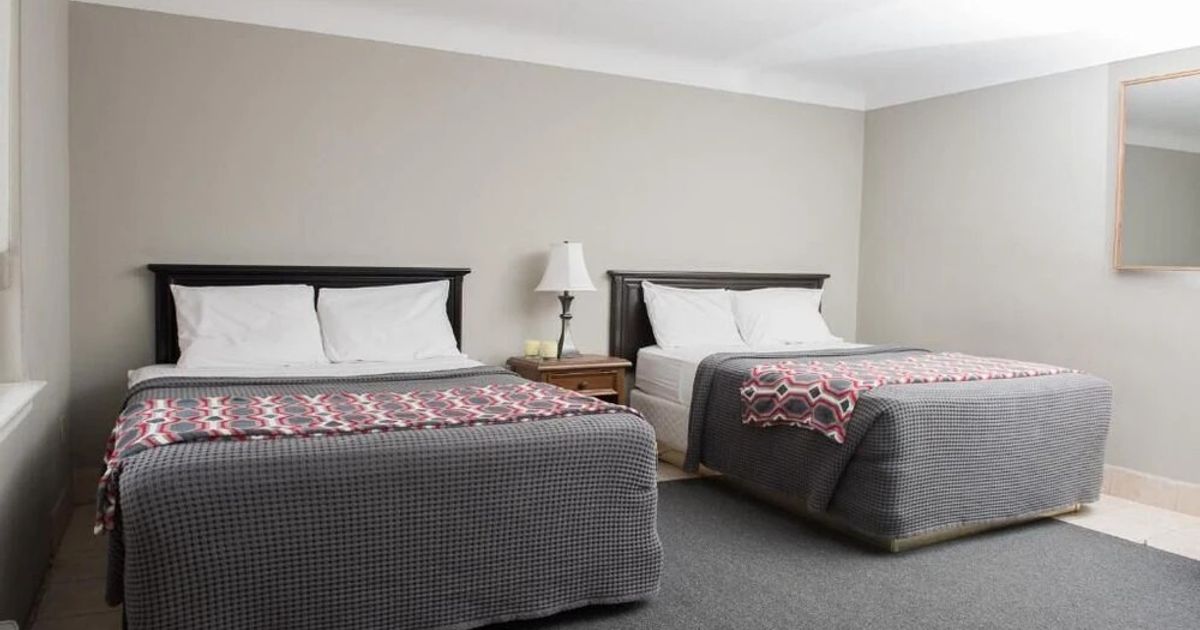 City View Inn £43. Burlington Hotel Deals & Reviews - KAYAK