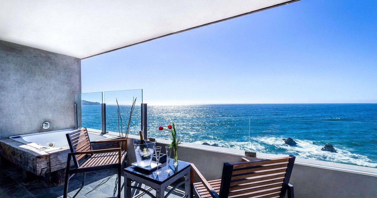 Radisson Blu Acqua Hotel and Spa Concon £108. Concon Hotel Deals ...