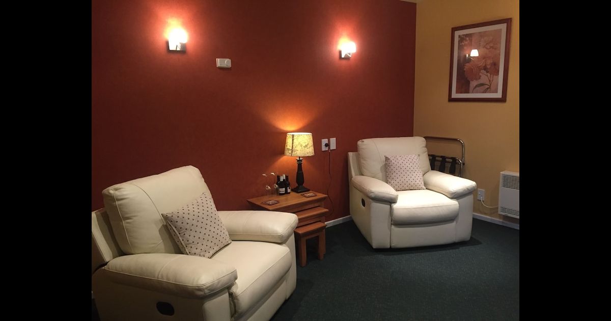 Lake Roxburgh Lodge in Alexandra, New Zealand from $104: Deals, Reviews ...