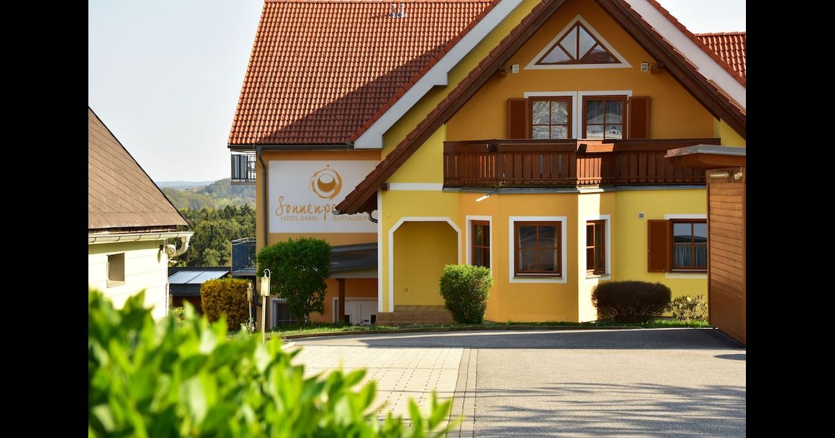 Golf & Thermenland Sonnenpension Frühstückshotel Burgauberg Stegersbach ...