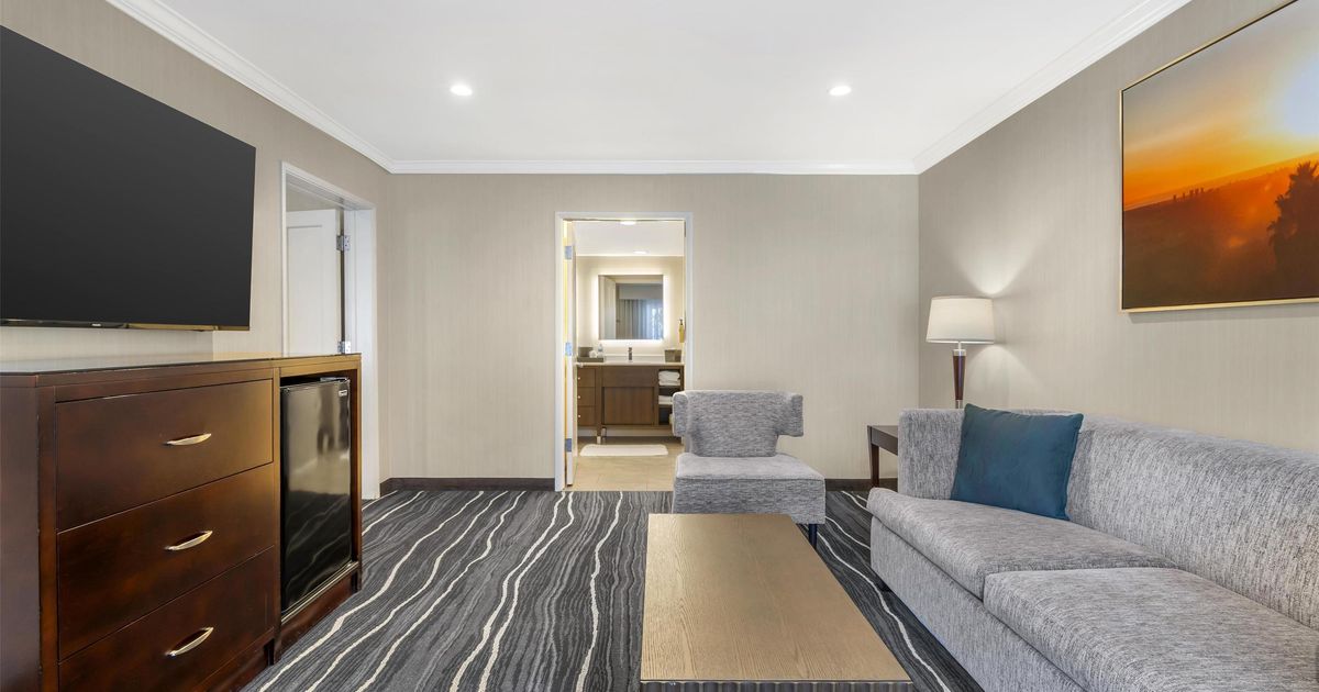 Best Western Plus Carriage Inn £70. Sherman Oaks Hotel Deals & Reviews ...