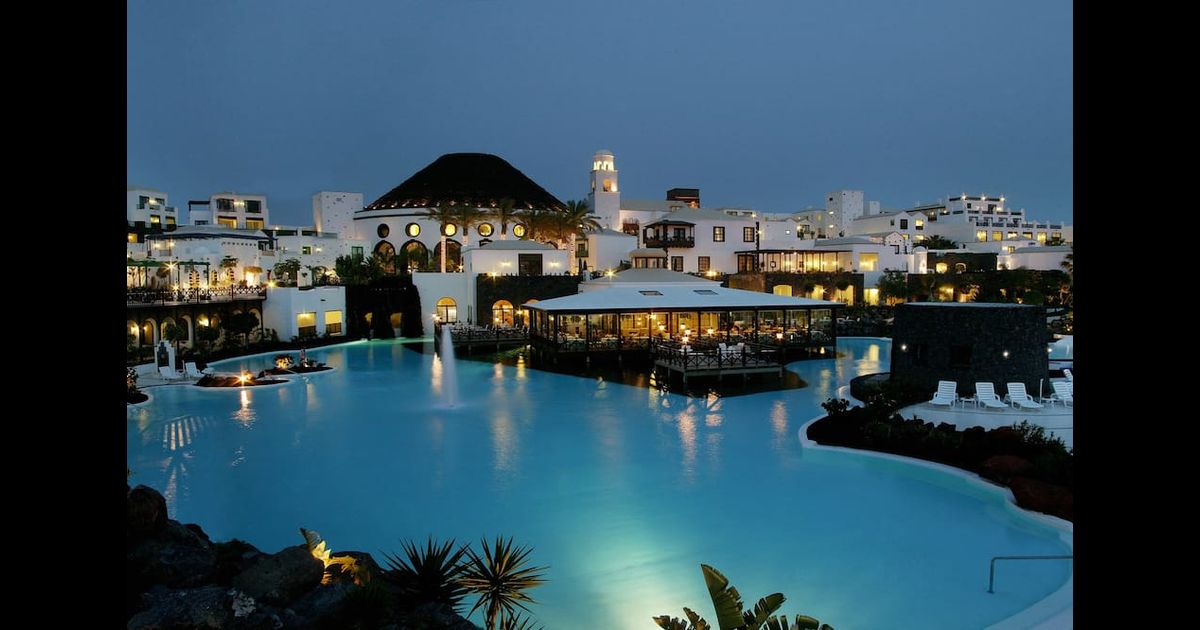 Hotel Livvo Volcan Lanzarote in Playa Blanca, Spain from $146: Deals ...