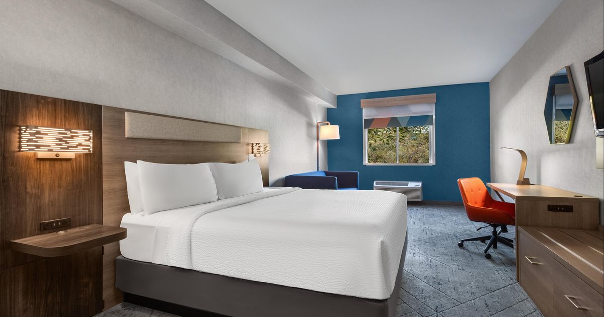 Holiday Inn Express & Suites Fresno (River Park) Hwy 41 By IHG ab 68 ...