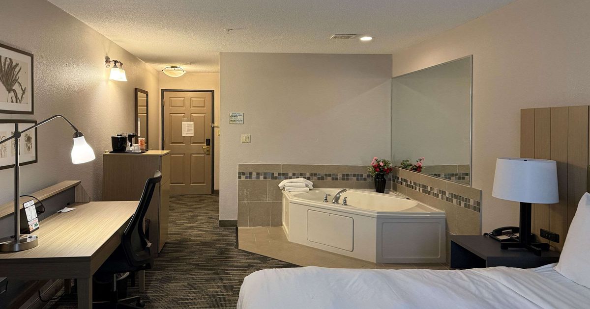 Country Inn & Suites by Radisson, Elgin, IL, Elgin | HotelsCombined